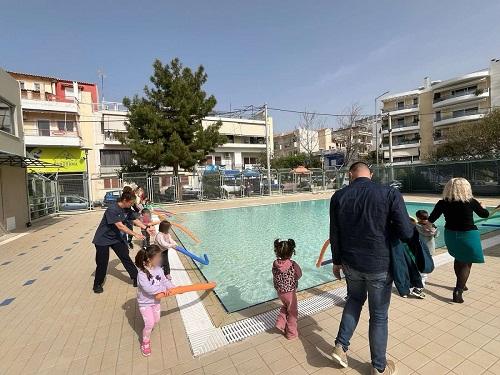 Γέμισε παιδικά χαμόγελα το κολυμβητήριο - Δήμος Πετρούπολης