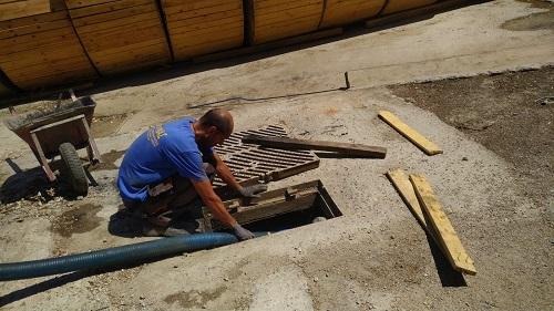Σε εξέλιξη ο καθαρισμός φρεατίων - Δήμος Πετρούπολης
